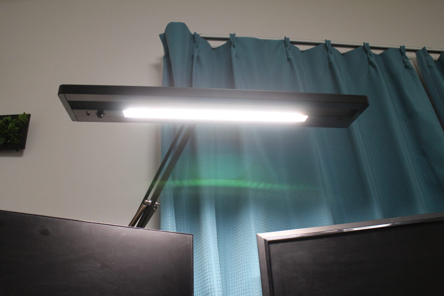 【レビュー】山田照明 Z-LIGHT Z-81NBをデスクライト兼ディスプレイライトとして使ってみる-Z-80Nとの違いも - NewsCoffee