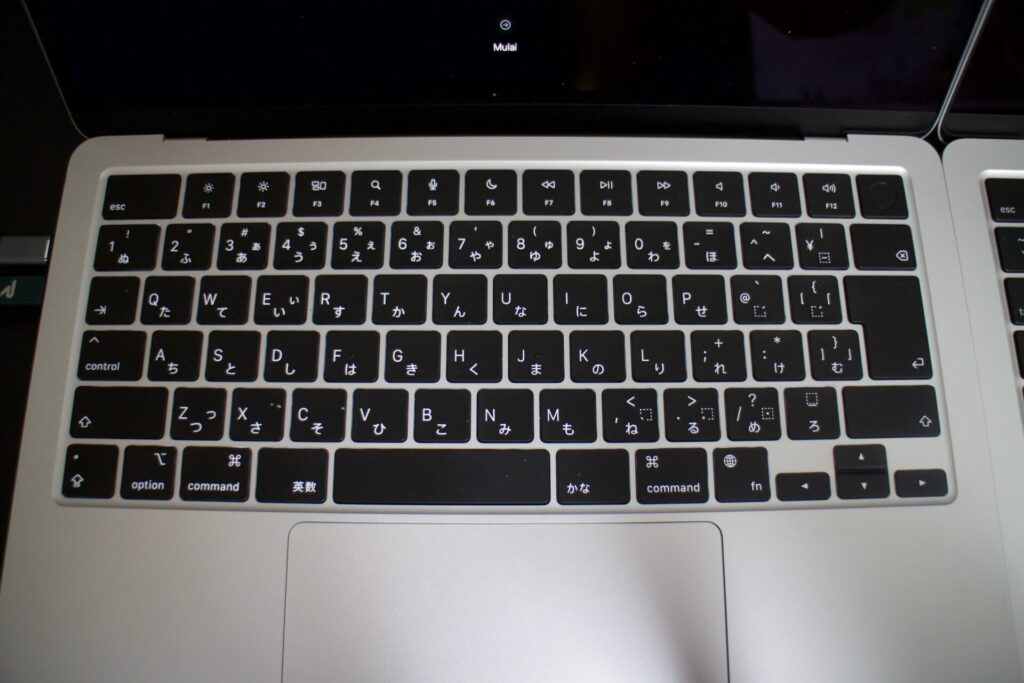 【もうだめだ。。】US配列キーボードユーザーが日本語配列に耐えられなくてM2 Macbook Airを買い直した話 - NewsCoffee